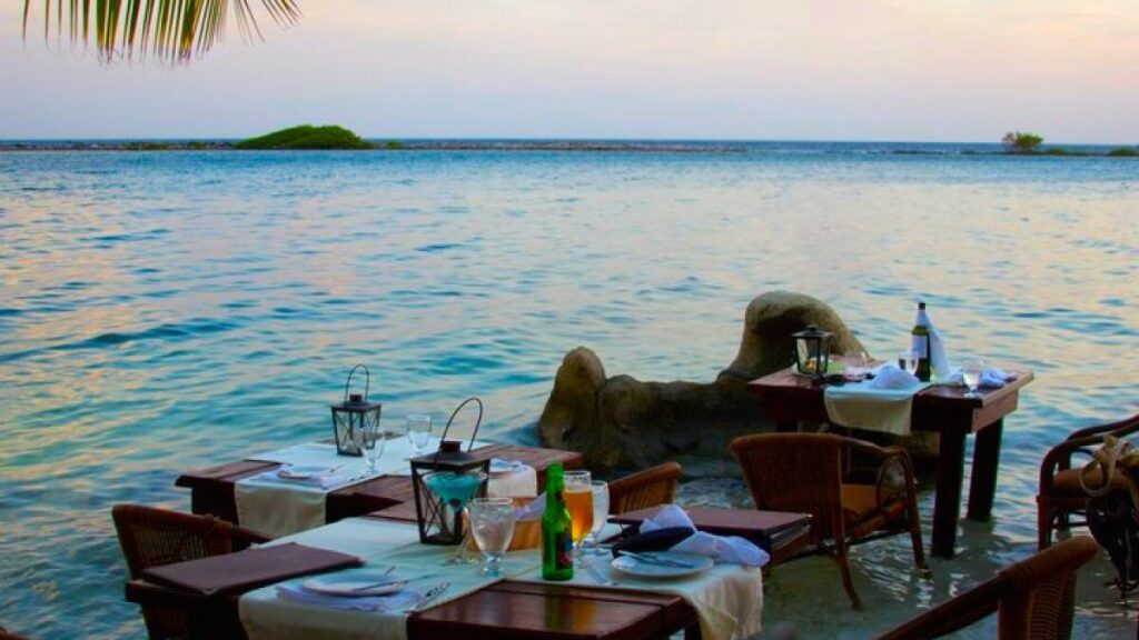 Flying Fishbone Aruba – Dine with Your Feet in the Sea